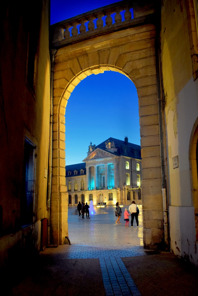 Dijon Archway by night © French Moments - Mon Grand Est
