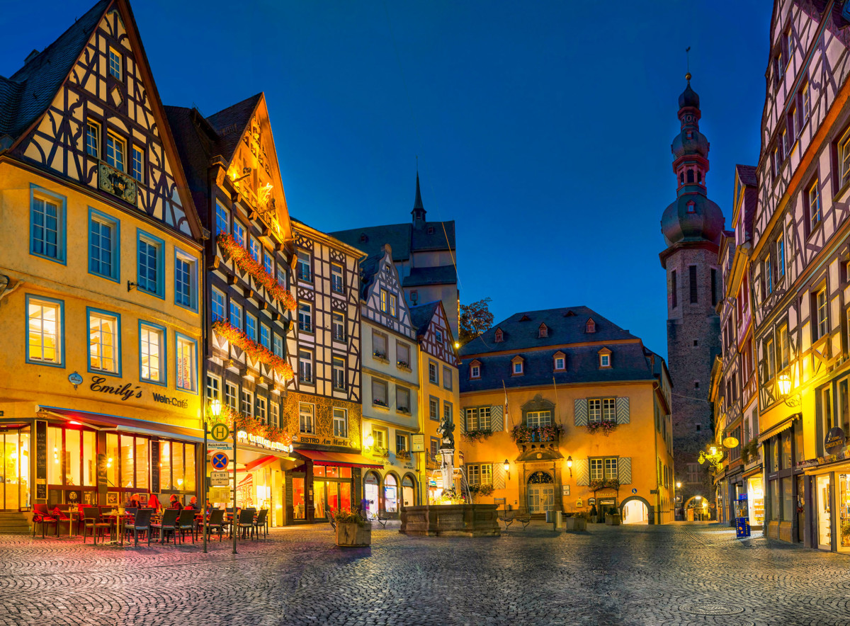 Cochem-Marktplatz-©-Michael-Pabst-licence-[CC-BY-SA-3.0-de]-from ...